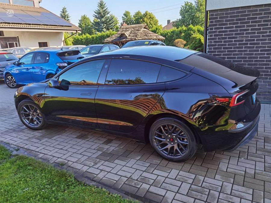 Melns Tesla Model 3 2023 Kauņa, ar dzinēja tilpumu 0.00 L un nobraukumu 62 tūkst. km par 16700 €, foto 3 vietnē AUTOMOTO.COM.LV