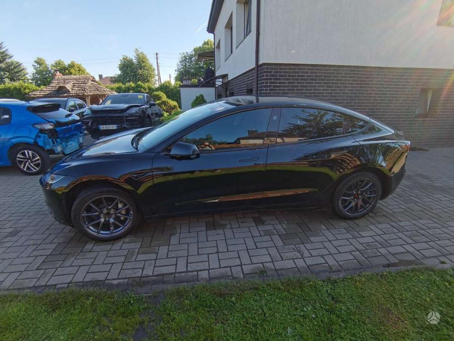 Melns Tesla Model 3 2023 Kauņa, ar dzinēja tilpumu 0.00 L un nobraukumu 62 tūkst. km par 16700 €, foto 10 vietnē AUTOMOTO.COM.LV