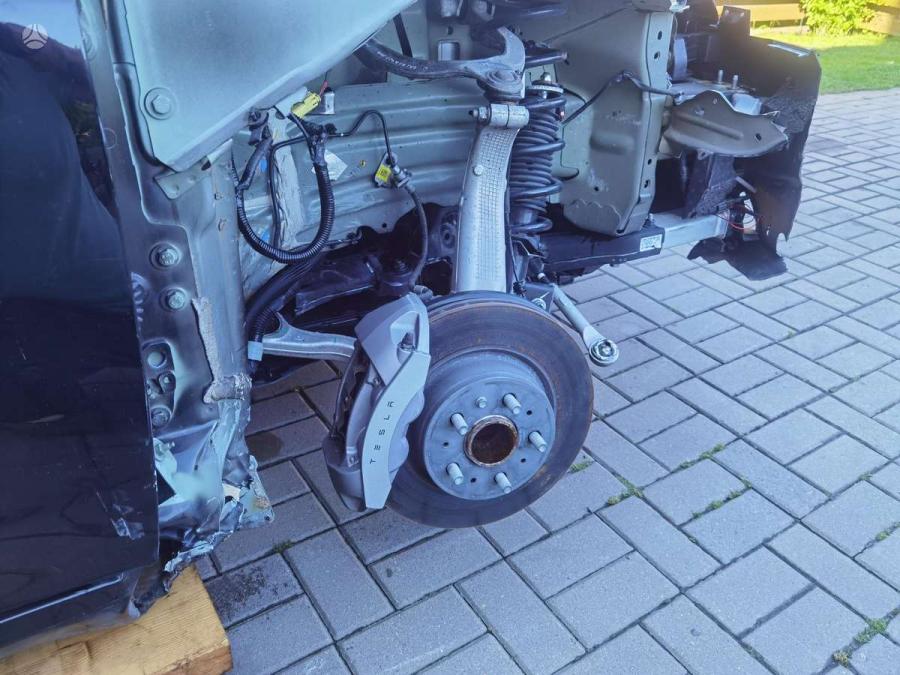 Melns Tesla Model 3 2023 Kauņa, ar dzinēja tilpumu 0.00 L un nobraukumu 62 tūkst. km par 16700 €, foto 36 vietnē AUTOMOTO.COM.LV