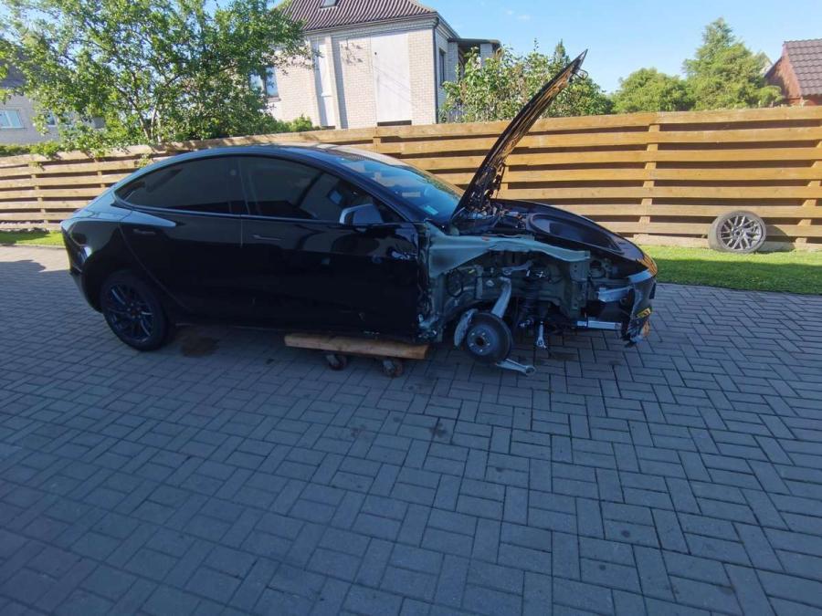 Melns Tesla Model 3 2023 Kauņa, ar dzinēja tilpumu 0.00 L un nobraukumu 62 tūkst. km par 16700 €, foto 50 vietnē AUTOMOTO.COM.LV