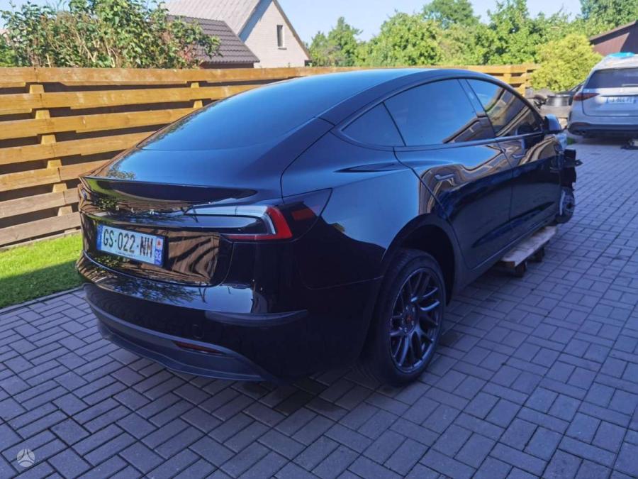 Melns Tesla Model 3 2023 Kauņa, ar dzinēja tilpumu 0.00 L un nobraukumu 62 tūkst. km par 16700 €, foto 58 vietnē AUTOMOTO.COM.LV