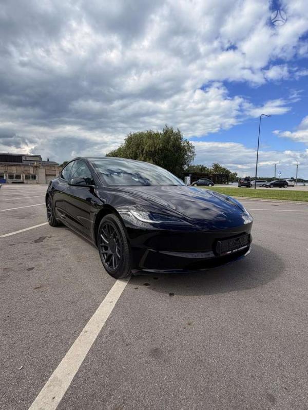Melns Tesla Model 3 2023 Šauļi, ar dzinēja tilpumu 0.00 L un nobraukumu 17 tūkst. km par 28000 €, foto 1 vietnē AUTOMOTO.COM.LV