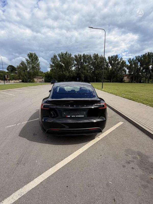 Melns Tesla Model 3 2023 Šauļi, ar dzinēja tilpumu 0.00 L un nobraukumu 17 tūkst. km par 28000 €, foto 4 vietnē AUTOMOTO.COM.LV