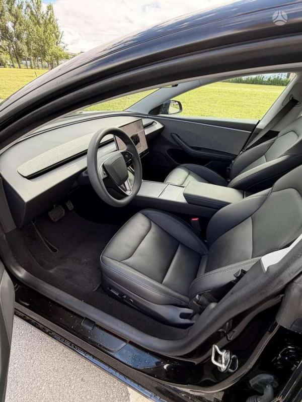 Melns Tesla Model 3 2023 Šauļi, ar dzinēja tilpumu 0.00 L un nobraukumu 17 tūkst. km par 28000 €, foto 9 vietnē AUTOMOTO.COM.LV