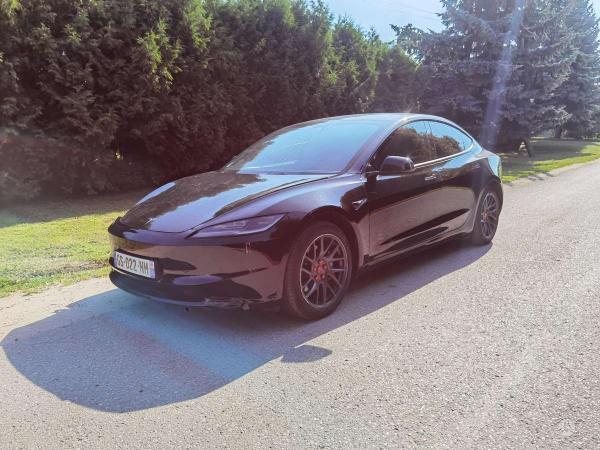 Black Tesla Model 3 2023 in Kaunas, with an engine capacity of 0.00 L and mileage of 62 thousand km for 17500 €, photo 1 on AUTOMOTO.COM.LV