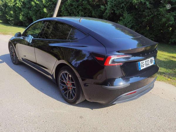 Black Tesla Model 3 2023 in Kaunas, with an engine capacity of 0.00 L and mileage of 62 thousand km for 17500 €, photo 6 on AUTOMOTO.COM.LV