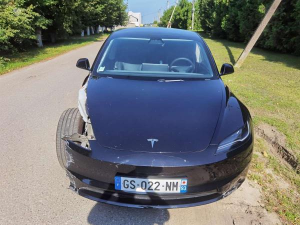 Black Tesla Model 3 2023 in Kaunas, with an engine capacity of 0.00 L and mileage of 62 thousand km for 17500 €, photo 8 on AUTOMOTO.COM.LV