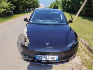 Black Tesla Model 3 2023 in Kaunas, with an engine capacity of 0.00 L and mileage of 62 thousand km for 17500 €, photo 9 on AUTOMOTO.COM.LV
