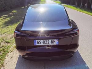 Black Tesla Model 3 2023 in Kaunas, with an engine capacity of 0.00 L and mileage of 62 thousand km for 17500 €, photo 11 on AUTOMOTO.COM.LV