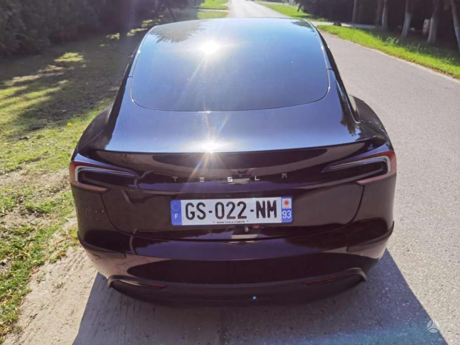 Black Tesla Model 3 2023 in Kaunas, with an engine capacity of 0.00 L and mileage of 62 thousand km for 17500 €, photo 11 on AUTOMOTO.COM.LV