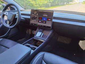 Black Tesla Model 3 2023 in Kaunas, with an engine capacity of 0.00 L and mileage of 62 thousand km for 17500 €, photo 12 on AUTOMOTO.COM.LV