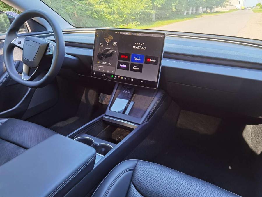 Black Tesla Model 3 2023 in Kaunas, with an engine capacity of 0.00 L and mileage of 62 thousand km for 17500 €, photo 12 on AUTOMOTO.COM.LV