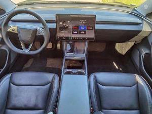 Black Tesla Model 3 2023 in Kaunas, with an engine capacity of 0.00 L and mileage of 62 thousand km for 17500 €, photo 13 on AUTOMOTO.COM.LV