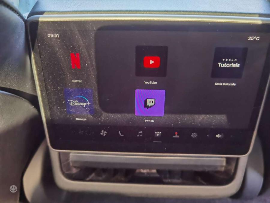 Black Tesla Model 3 2023 in Kaunas, with an engine capacity of 0.00 L and mileage of 62 thousand km for 17500 €, photo 14 on AUTOMOTO.COM.LV
