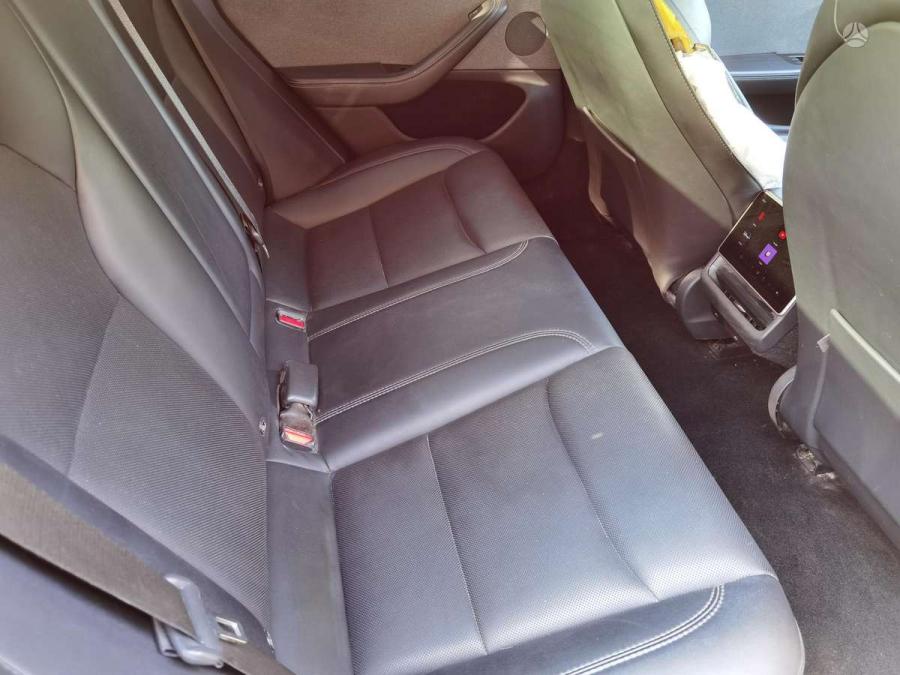 Black Tesla Model 3 2023 in Kaunas, with an engine capacity of 0.00 L and mileage of 62 thousand km for 17500 €, photo 15 on AUTOMOTO.COM.LV