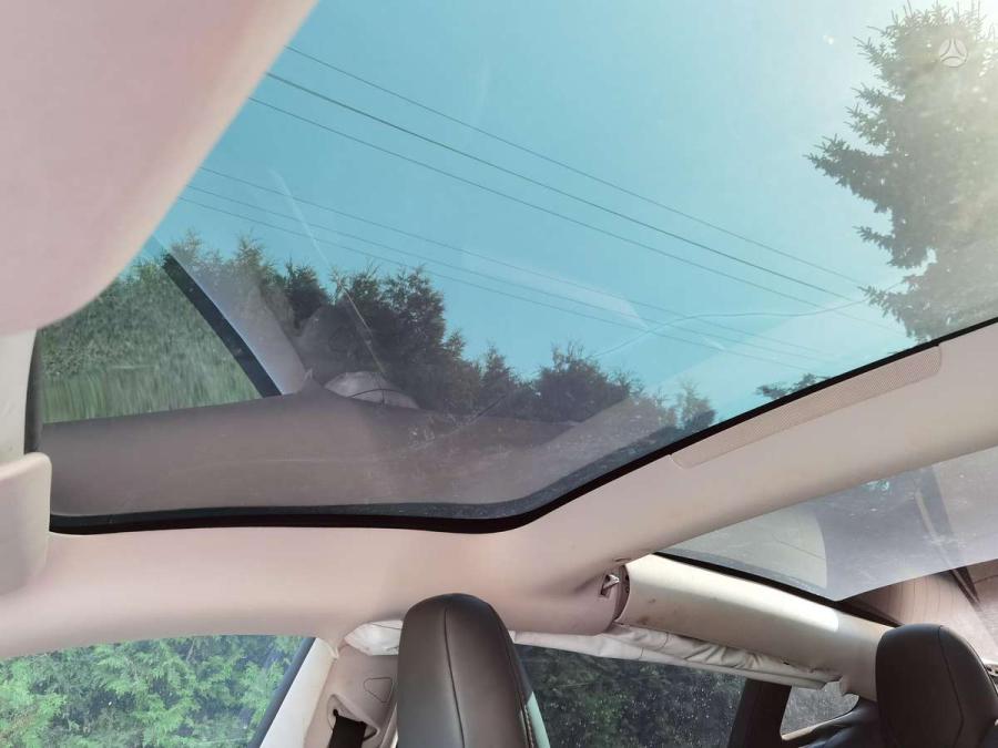 Black Tesla Model 3 2023 in Kaunas, with an engine capacity of 0.00 L and mileage of 62 thousand km for 17500 €, photo 19 on AUTOMOTO.COM.LV