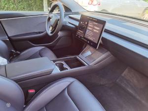 Black Tesla Model 3 2023 in Kaunas, with an engine capacity of 0.00 L and mileage of 62 thousand km for 17500 €, photo 22 on AUTOMOTO.COM.LV