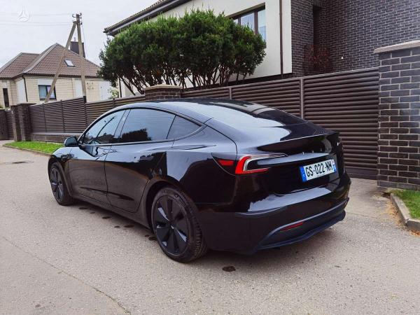 Melns Tesla Model 3 2023 Kauņa, ar dzinēja tilpumu 0.00 L un nobraukumu 62 tūkst. km par 17400 €, foto 3 vietnē AUTOMOTO.COM.LV