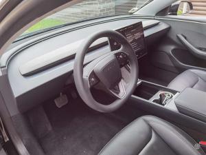 Melns Tesla Model 3 2023 Kauņa, ar dzinēja tilpumu 0.00 L un nobraukumu 62 tūkst. km par 17400 €, foto 5 vietnē AUTOMOTO.COM.LV