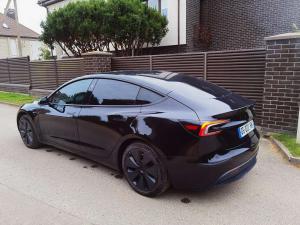 Melns Tesla Model 3 2023 Kauņa, ar dzinēja tilpumu 0.00 L un nobraukumu 62 tūkst. km par 17400 €, foto 14 vietnē AUTOMOTO.COM.LV