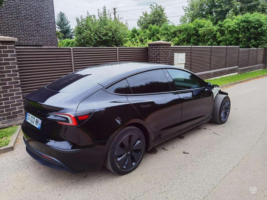 Melns Tesla Model 3 2023 Kauņa, ar dzinēja tilpumu 0.00 L un nobraukumu 62 tūkst. km par 17400 €, foto 16 vietnē AUTOMOTO.COM.LV