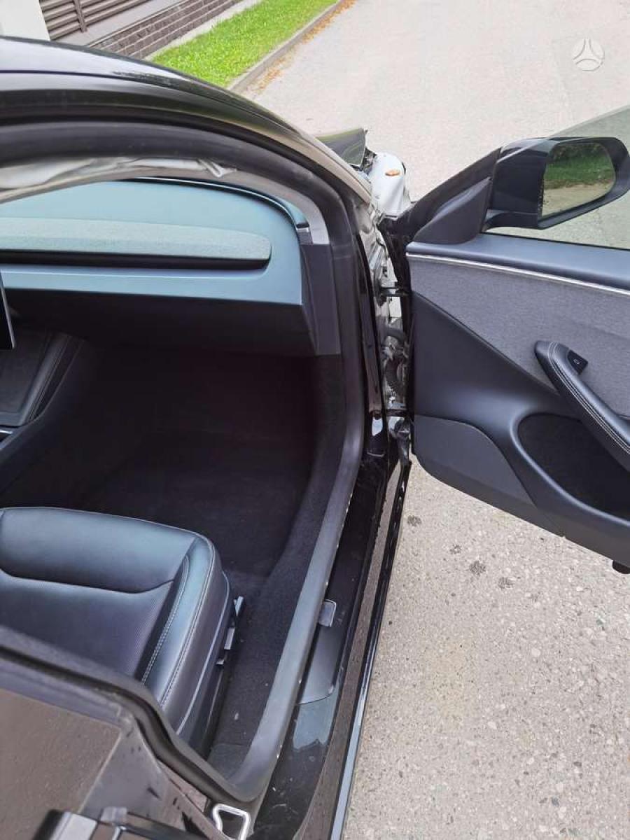Melns Tesla Model 3 2023 Kauņa, ar dzinēja tilpumu 0.00 L un nobraukumu 62 tūkst. km par 17400 €, foto 35 vietnē AUTOMOTO.COM.LV