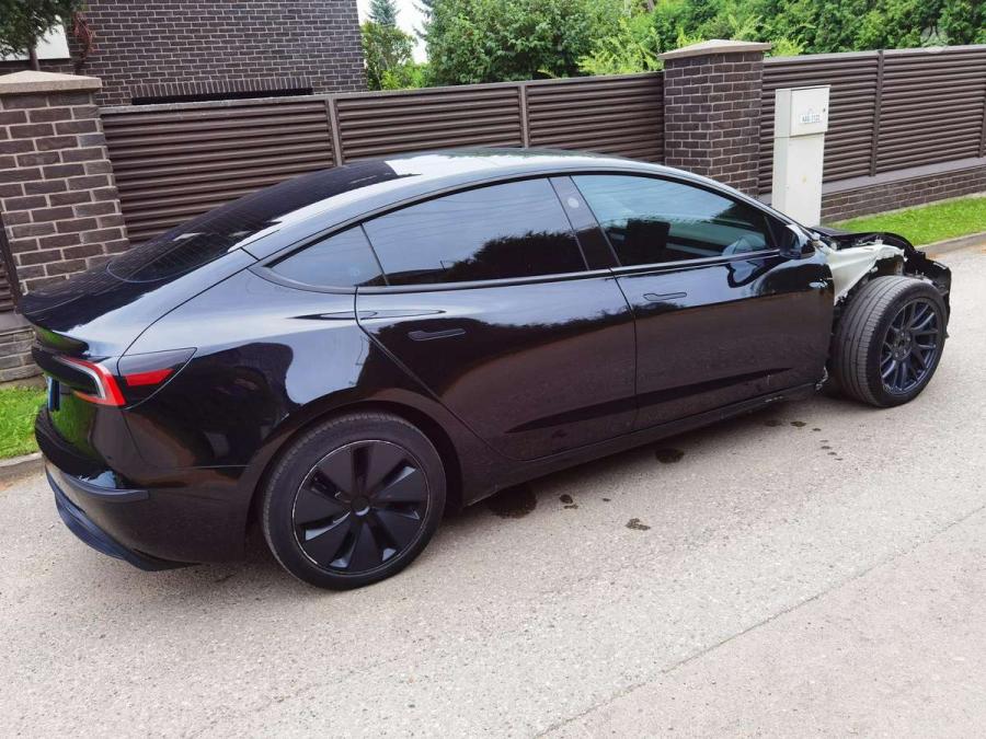Melns Tesla Model 3 2023 Kauņa, ar dzinēja tilpumu 0.00 L un nobraukumu 62 tūkst. km par 17400 €, foto 40 vietnē AUTOMOTO.COM.LV