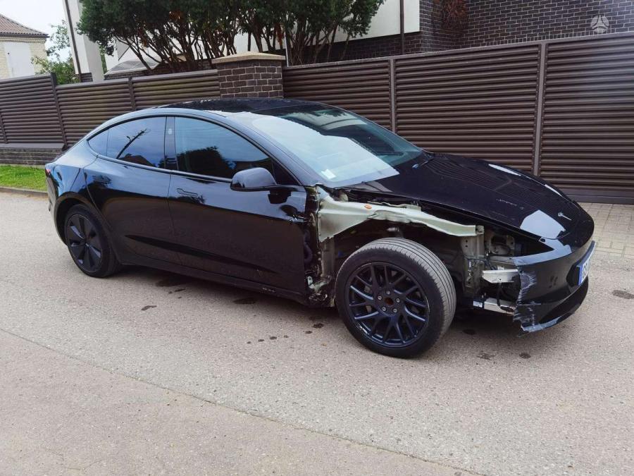 Melns Tesla Model 3 2023 Kauņa, ar dzinēja tilpumu 0.00 L un nobraukumu 62 tūkst. km par 17400 €, foto 41 vietnē AUTOMOTO.COM.LV