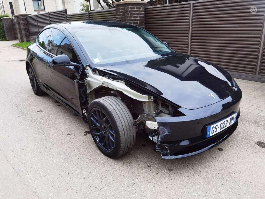 Melns Tesla Model 3 2023 Kauņa, ar dzinēja tilpumu 0.00 L un nobraukumu 62 tūkst. km par 17400 €, foto 48 vietnē AUTOMOTO.COM.LV