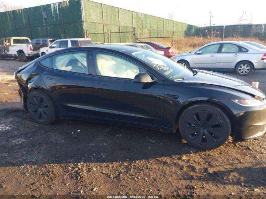 Melns Tesla Model 3 2024 Klaipėda, ar dzinēja tilpumu 0.00 L un nobraukumu 24 tūkst. km par 10100 €, foto 13 vietnē AUTOMOTO.COM.LV