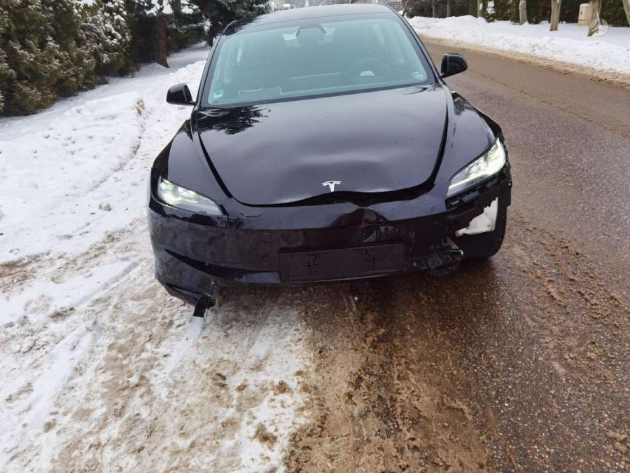 Melns Tesla Model 3 2024 Kauņa, ar dzinēja tilpumu 0.00 L un nobraukumu 16 tūkst. km par 19500 €, foto 22 vietnē AUTOMOTO.COM.LV