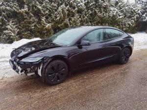 Melns Tesla Model 3 2024 Kauņa, ar dzinēja tilpumu 0.00 L un nobraukumu 16 tūkst. km par 19500 €, foto 25 vietnē AUTOMOTO.COM.LV