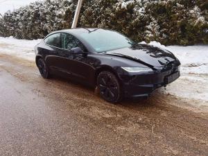 Melns Tesla Model 3 2024 Kauņa, ar dzinēja tilpumu 0.00 L un nobraukumu 16 tūkst. km par 19500 €, foto 32 vietnē AUTOMOTO.COM.LV