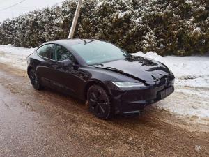 Melns Tesla Model 3 2024 Kauņa, ar dzinēja tilpumu 0.00 L un nobraukumu 16 tūkst. km par 19500 €, foto 38 vietnē AUTOMOTO.COM.LV