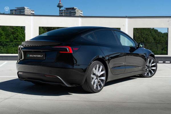 Black Tesla Model 3 2025 in Vilnius, with an engine capacity of 0.00 L and mileage of 28 thousand km for 35000 €, photo 5 on AUTOMOTO.COM.LV