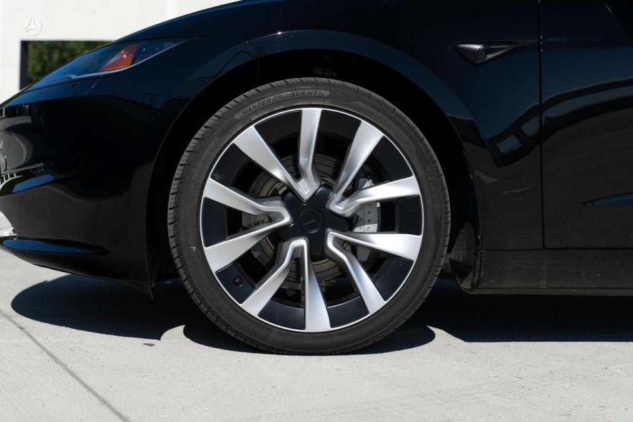 Melns Tesla Model 3 2025 Viļņa, ar dzinēja tilpumu 0.00 L un nobraukumu 28 tūkst. km par 35000 €, foto 10 vietnē AUTOMOTO.COM.LV