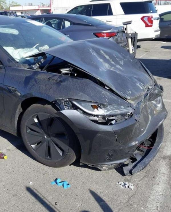 Melns Tesla Model 3 2025 Klaipėda, ar dzinēja tilpumu 0.00 L un nobraukumu 8 tūkst. km par 17500 €, foto 1 vietnē AUTOMOTO.COM.LV