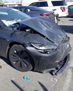 Melns Tesla Model 3 2025 Klaipėda, ar dzinēja tilpumu 0.00 L un nobraukumu 8 tūkst. km par 17500 €, foto  vietnē AUTOMOTO.COM.LV