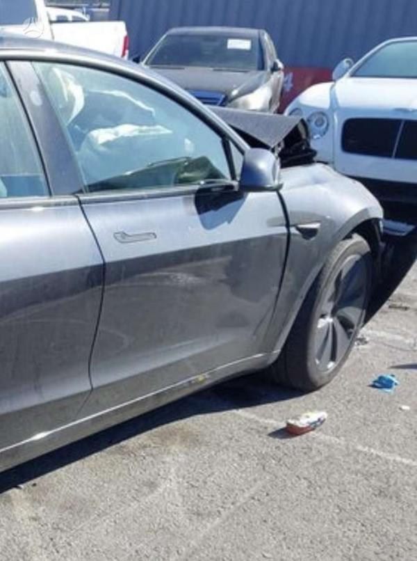 Melns Tesla Model 3 2025 Klaipėda, ar dzinēja tilpumu 0.00 L un nobraukumu 8 tūkst. km par 17500 €, foto 4 vietnē AUTOMOTO.COM.LV