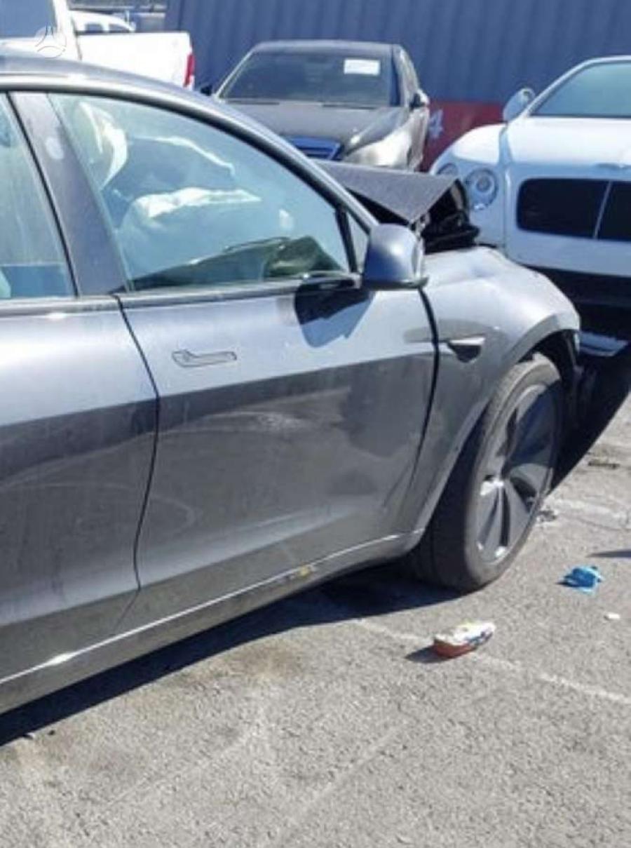 Melns Tesla Model 3 2025 Klaipėda, ar dzinēja tilpumu 0.00 L un nobraukumu 8 tūkst. km par 17500 €, foto 5 vietnē AUTOMOTO.COM.LV