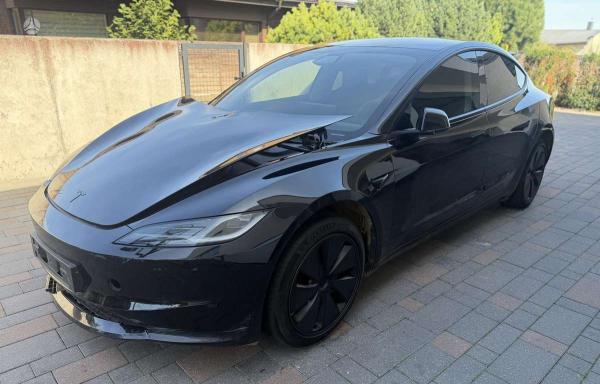 Melns Tesla Model 3 2025 Kauņa, ar dzinēja tilpumu 0.00 L un nobraukumu 28 tūkst. km par 28900 €, foto 1 vietnē AUTOMOTO.COM.LV