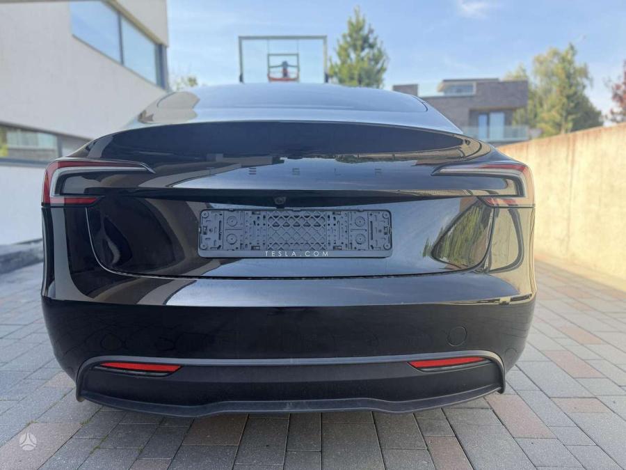 Black Tesla Model 3 2025 in Kaunas, with an engine capacity of 0.00 L and mileage of 28 thousand km for 28900 €, photo 4 on AUTOMOTO.COM.LV