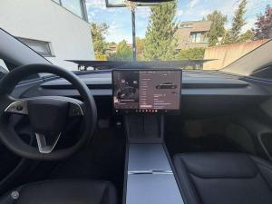 Black Tesla Model 3 2025 in Kaunas, with an engine capacity of 0.00 L and mileage of 28 thousand km for 28900 €, photo 7 on AUTOMOTO.COM.LV