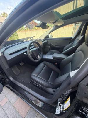Black Tesla Model 3 2025 in Kaunas, with an engine capacity of 0.00 L and mileage of 28 thousand km for 28900 €, photo 9 on AUTOMOTO.COM.LV