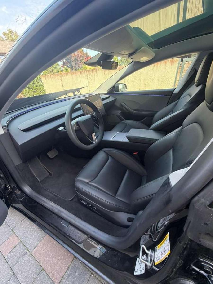 Black Tesla Model 3 2025 in Kaunas, with an engine capacity of 0.00 L and mileage of 28 thousand km for 28900 €, photo 9 on AUTOMOTO.COM.LV