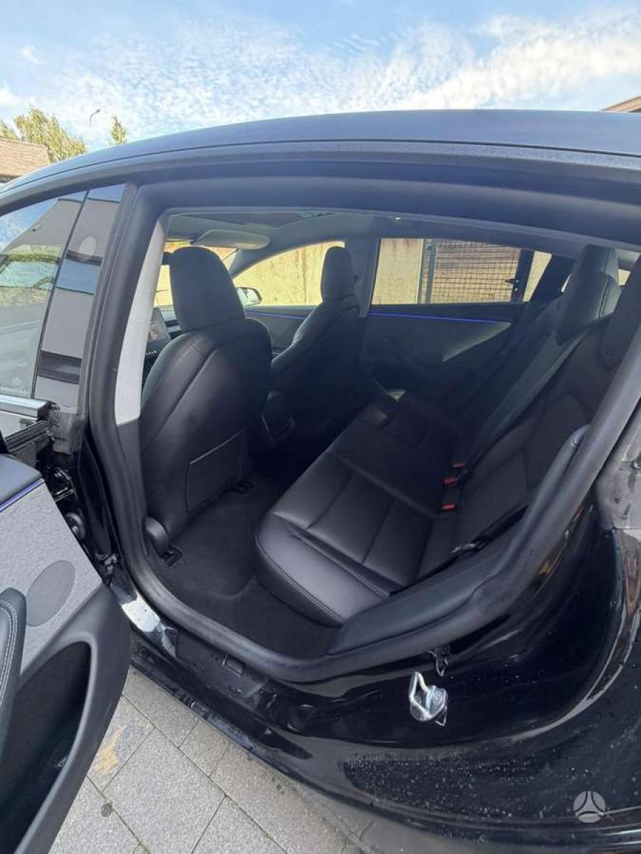 Black Tesla Model 3 2025 in Kaunas, with an engine capacity of 0.00 L and mileage of 28 thousand km for 28900 €, photo 10 on AUTOMOTO.COM.LV