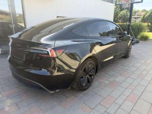 Black Tesla Model 3 2025 in Kaunas, with an engine capacity of 0.00 L and mileage of 28 thousand km for 28900 €, photo 11 on AUTOMOTO.COM.LV