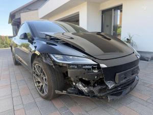 Black Tesla Model 3 2025 in Kaunas, with an engine capacity of 0.00 L and mileage of 28 thousand km for 28900 €, photo 12 on AUTOMOTO.COM.LV