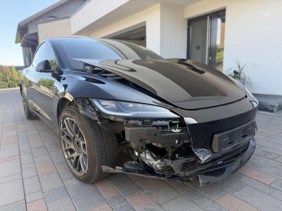 Black Tesla Model 3 2025 in Kaunas, with an engine capacity of 0.00 L and mileage of 28 thousand km for 28900 €, photo 12 on AUTOMOTO.COM.LV