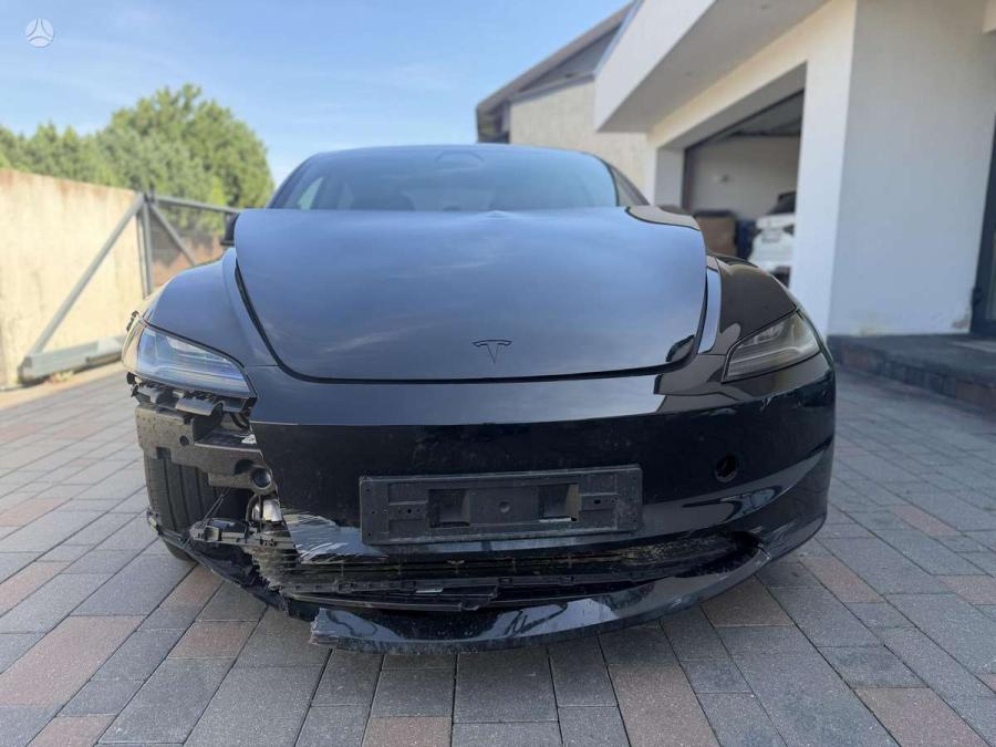 Black Tesla Model 3 2025 in Kaunas, with an engine capacity of 0.00 L and mileage of 28 thousand km for 28900 €, photo 14 on AUTOMOTO.COM.LV